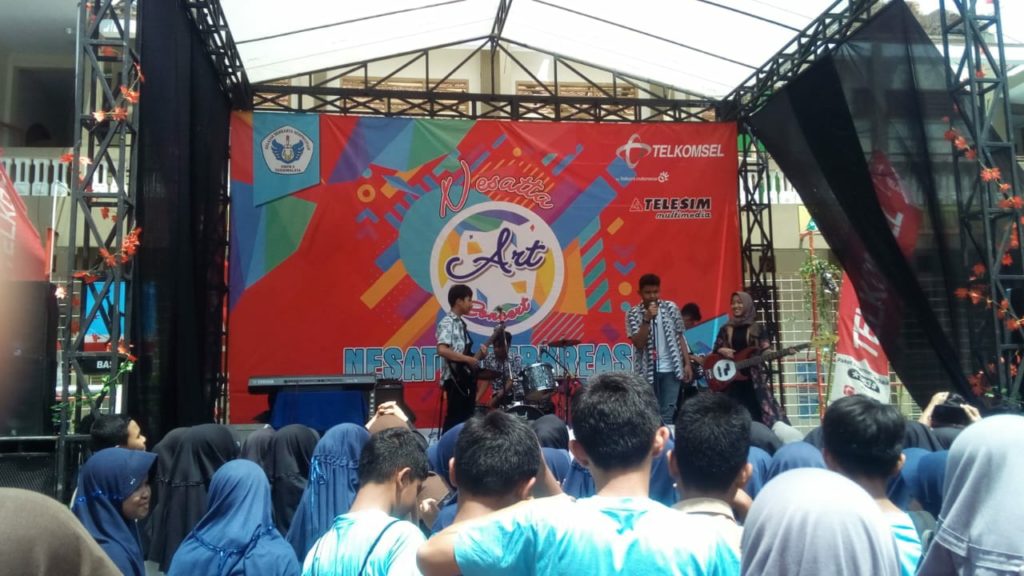 Rutinitas di Penghujung Tahun SMPN 1 Tampilkan Panggung Pentas Seni ...