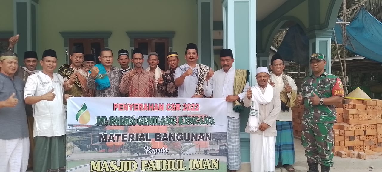 PT. PGK Salurkan CSR Semen dan Besi Untuk Masjid Fathul Iman | demokratis
